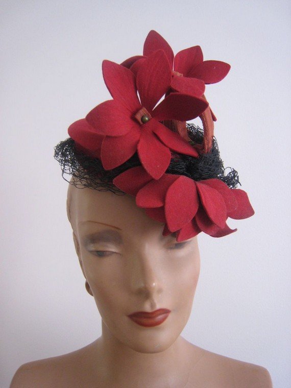 European Millinery styles, origins and their social meaning - Blue17