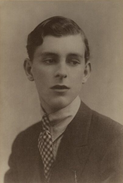 Stephen Tennant - Flamboyant style inspiration - Blue 17 Vintage Clothing