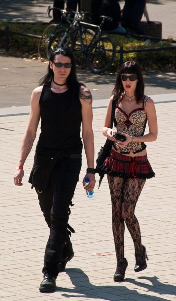 90s fashion pictures and 90s trends - Blue 17 Vintage Clothing