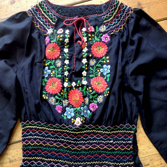 Machine Embroidery - A Beautiful Technique - Blue 17 Vintage Clothing